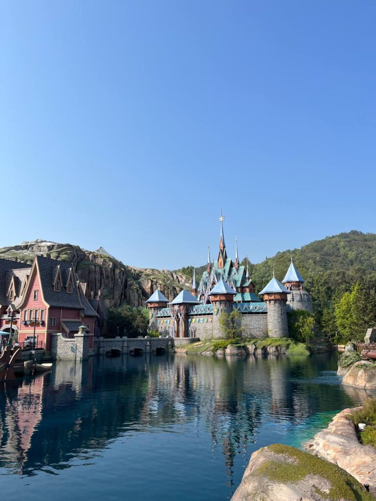 Early Entry Pass at Hong Kong Disneyland - Is It Worth It?