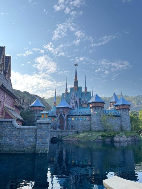 World of Frozen Review (Hong Kong Disneyland): Is It Worth Visiting ...
